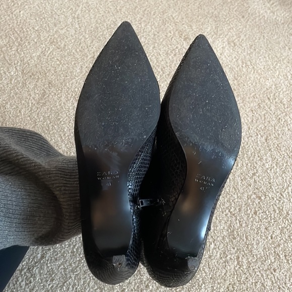 Zara | Shoes | Zara Black Snake Skin Kitten Heel Ankle Boots Size 4 ...